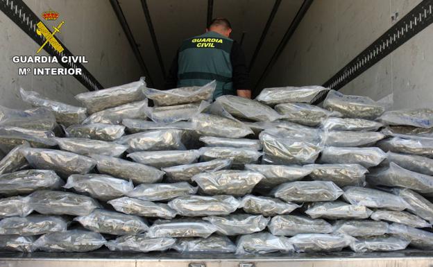 Interceptan más de 70 kilos de marihuana en Mula con destino a Países ...