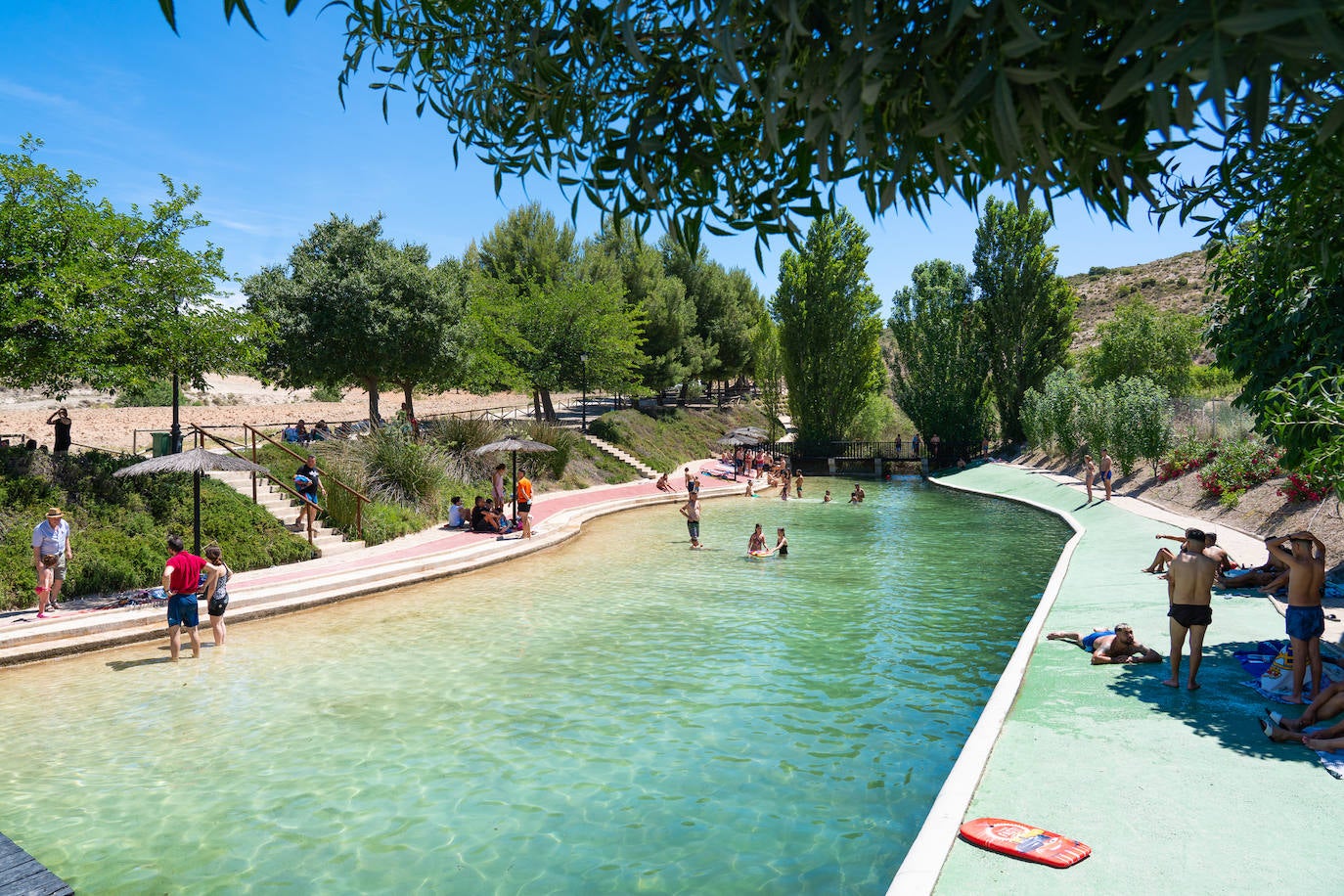 Fotos: Primeros baños del verano en la playa de Coy | La Verdad