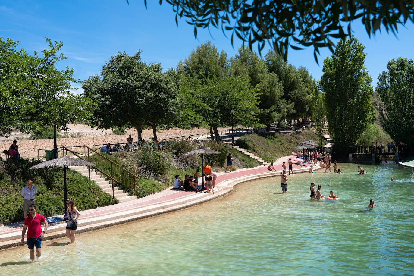 Fotos: Primeros baños del verano en la playa de Coy | La Verdad