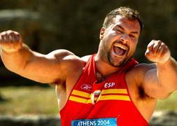 Manolo Martínez cambia el lanzamiento de peso por un papel en 'El ...