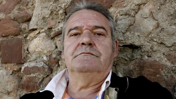 Familiares y amigos dan su último adiós a Ángel de Andrés | La Verdad